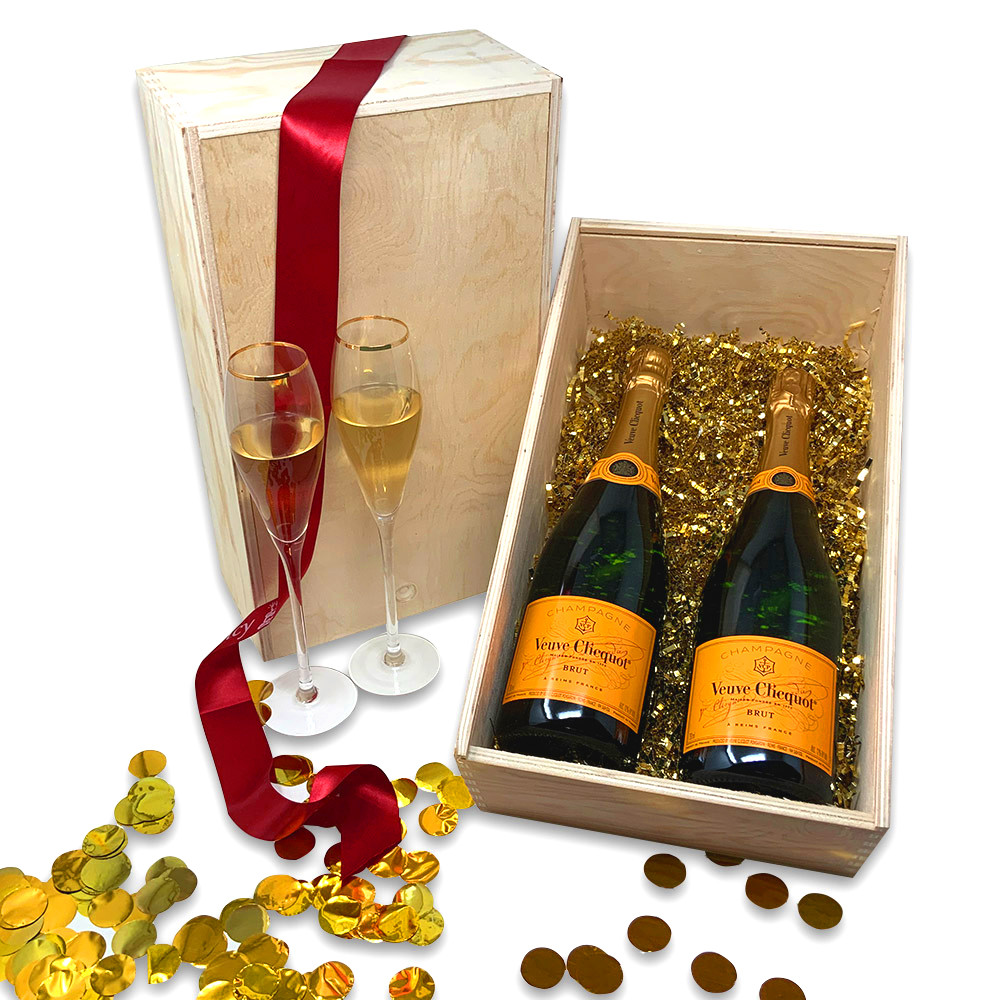 Duo Veuve Clicquot Champagne 750ml Gift Set - Champagne & Bubbly - Food ...